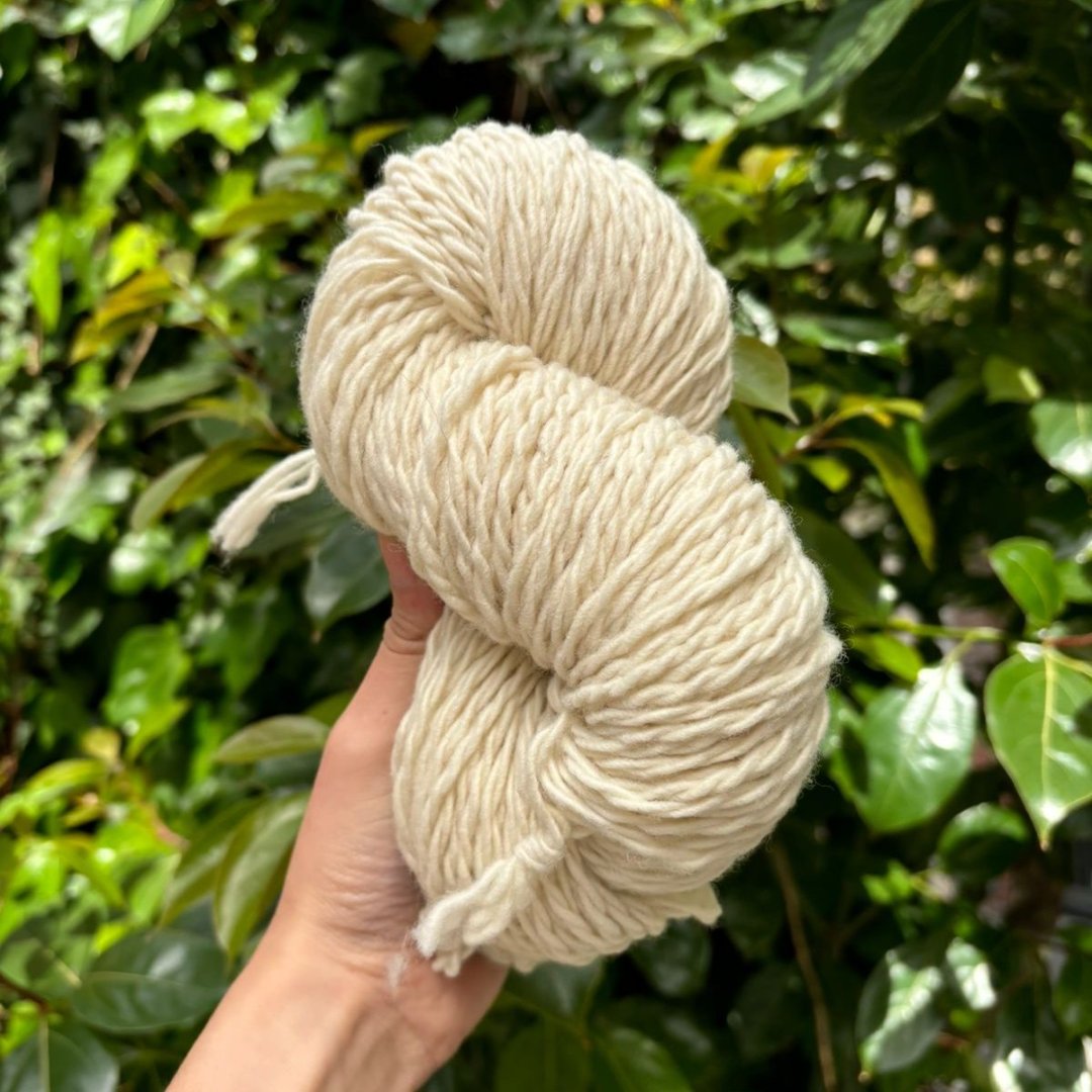 100 wool yarn Villama